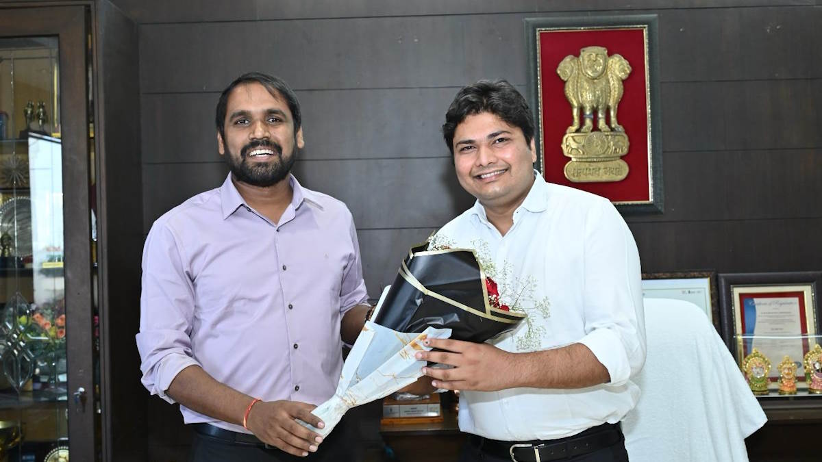 आईएएस विश्वदीप ने रायपुर नगर निगम आयुक्त के साथ संभाला रायपुर स्मार्ट सिटी के एमडी का पदभार ...