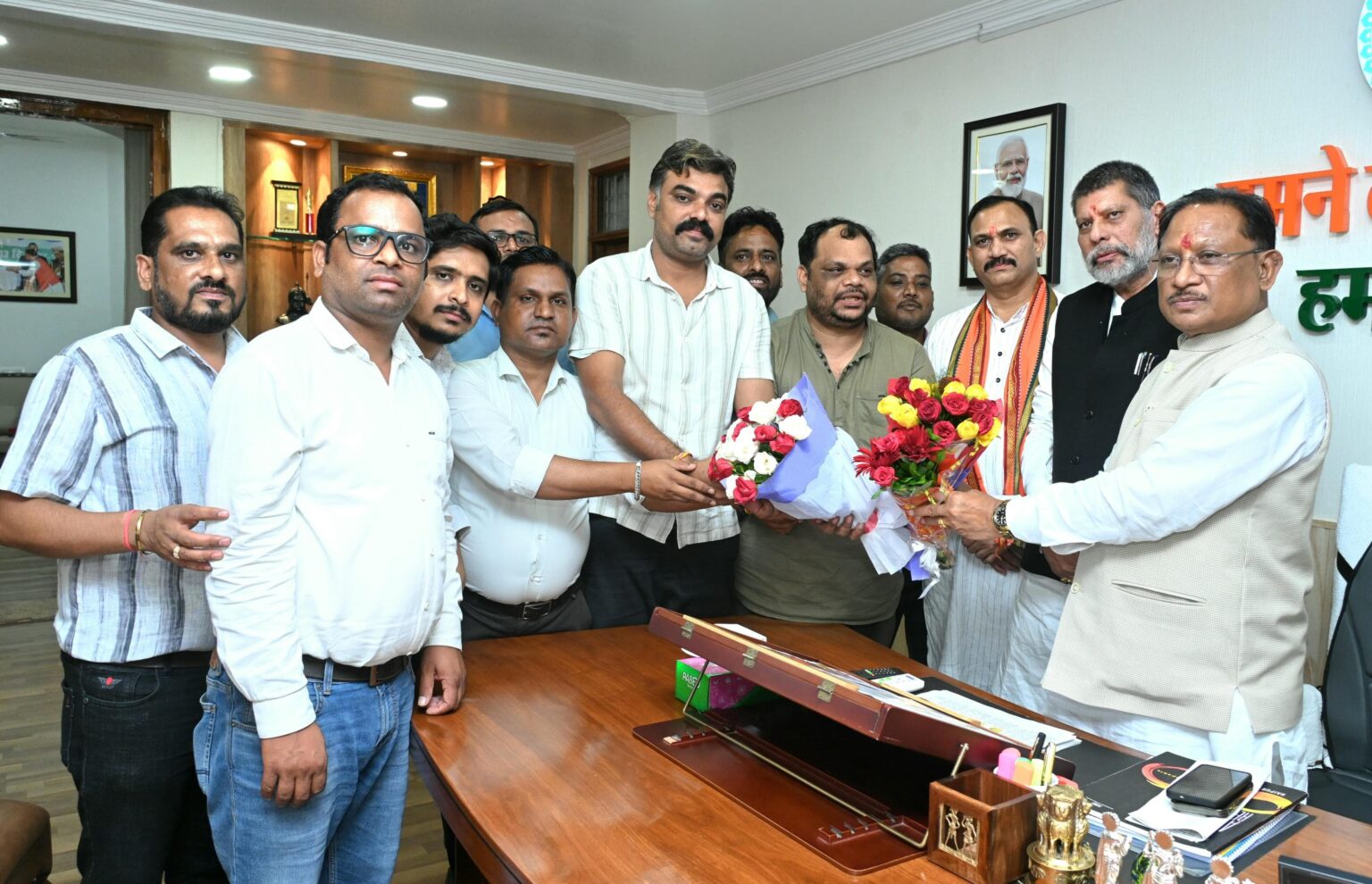 Kangna Sharma Oops Moment Video: ऊप्स मोमेंट का शिकार हुई Kangna Sharma, वीडियो जमकर हो रहा ...